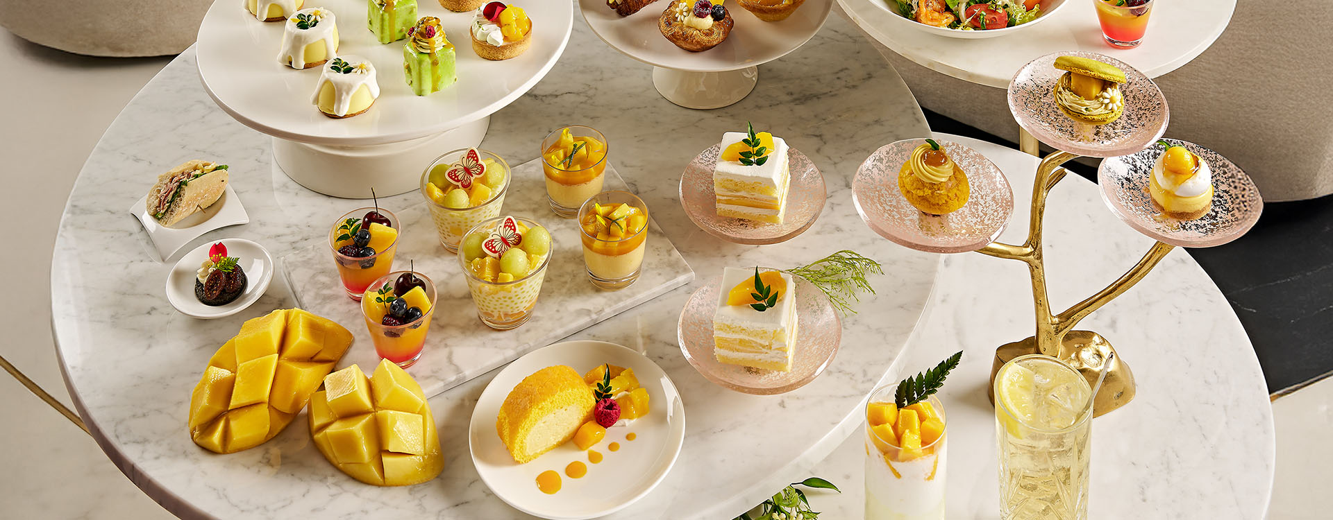 트로피컬 망고 디저트 뷔페